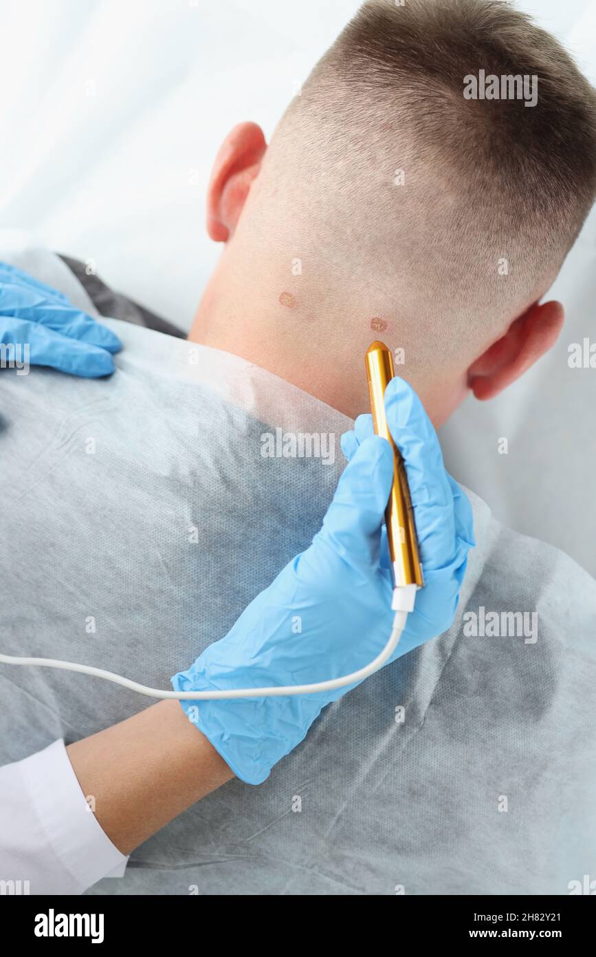 Arzt dermatologe -Fotos und -Bildmaterial in hoher Auflösung – Alamy