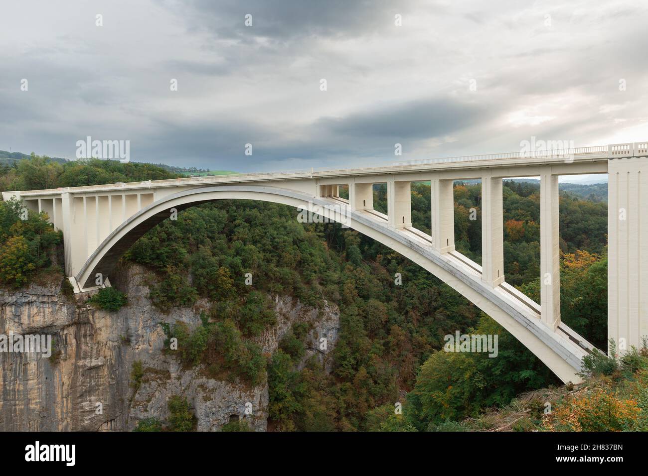 Pont caille -Fotos und -Bildmaterial in hoher Auflösung – Alamy