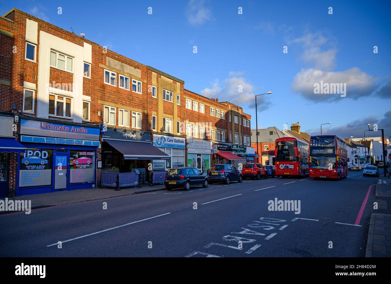 Autos busse fahrzeuge -Fotos und -Bildmaterial in hoher Auflösung – Alamy