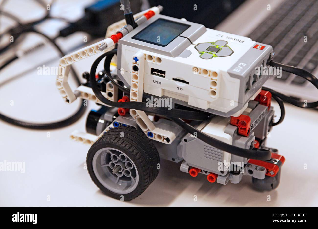 Lego robot -Fotos und -Bildmaterial in hoher Auflösung – Alamy