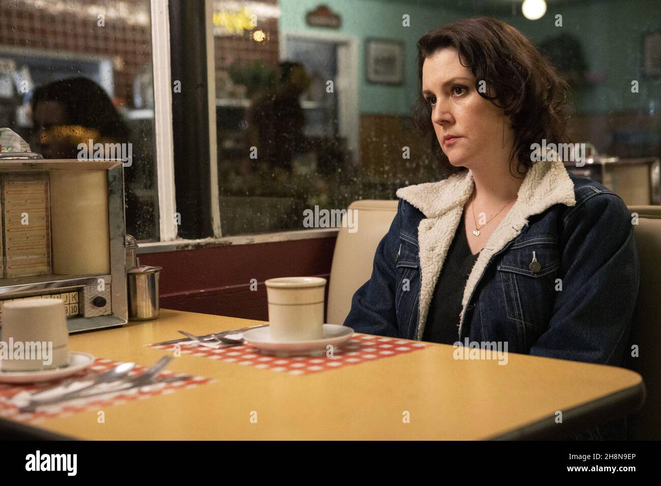 MELIE LYNSKEY IN YELLOWJACKETS (2021), REGIE: DEEPA MEHTA, KARYN KUSAMA ...