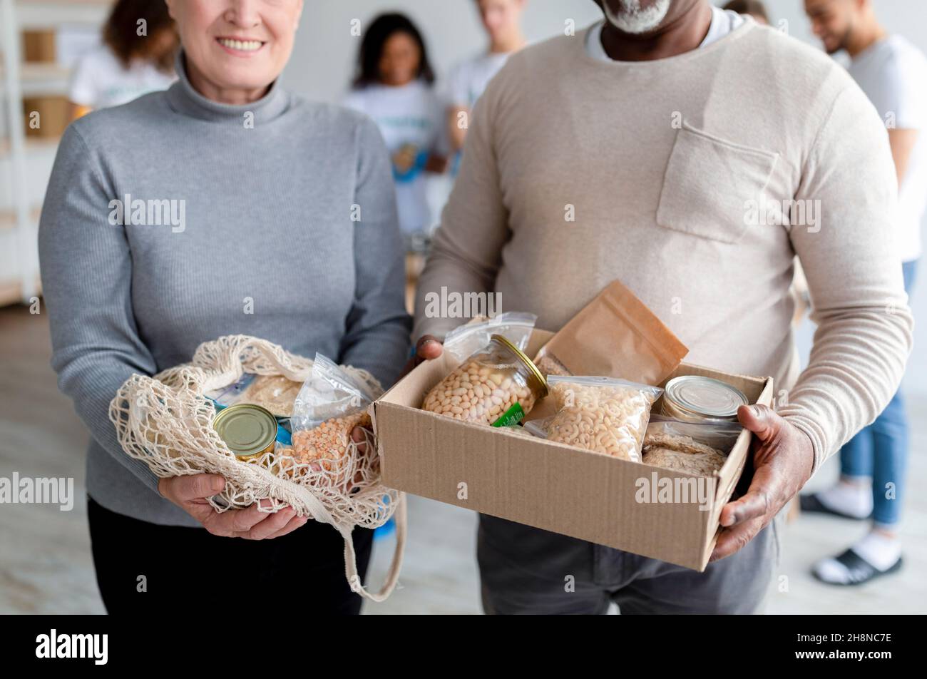 Die freiwilligenarme -Fotos und -Bildmaterial in hoher Auflösung – Alamy