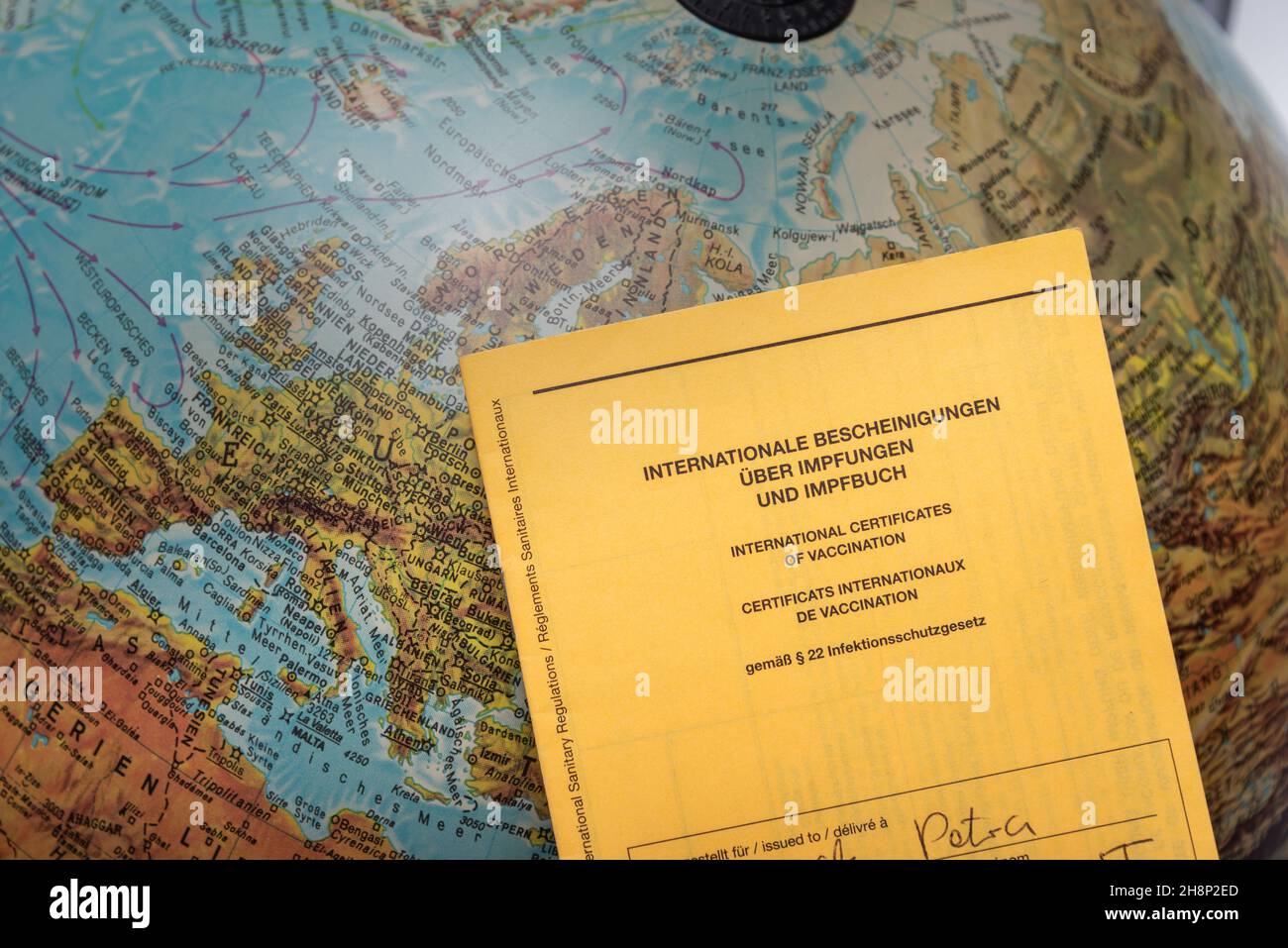 Impfbuch covid -Fotos und -Bildmaterial in hoher Auflösung – Alamy