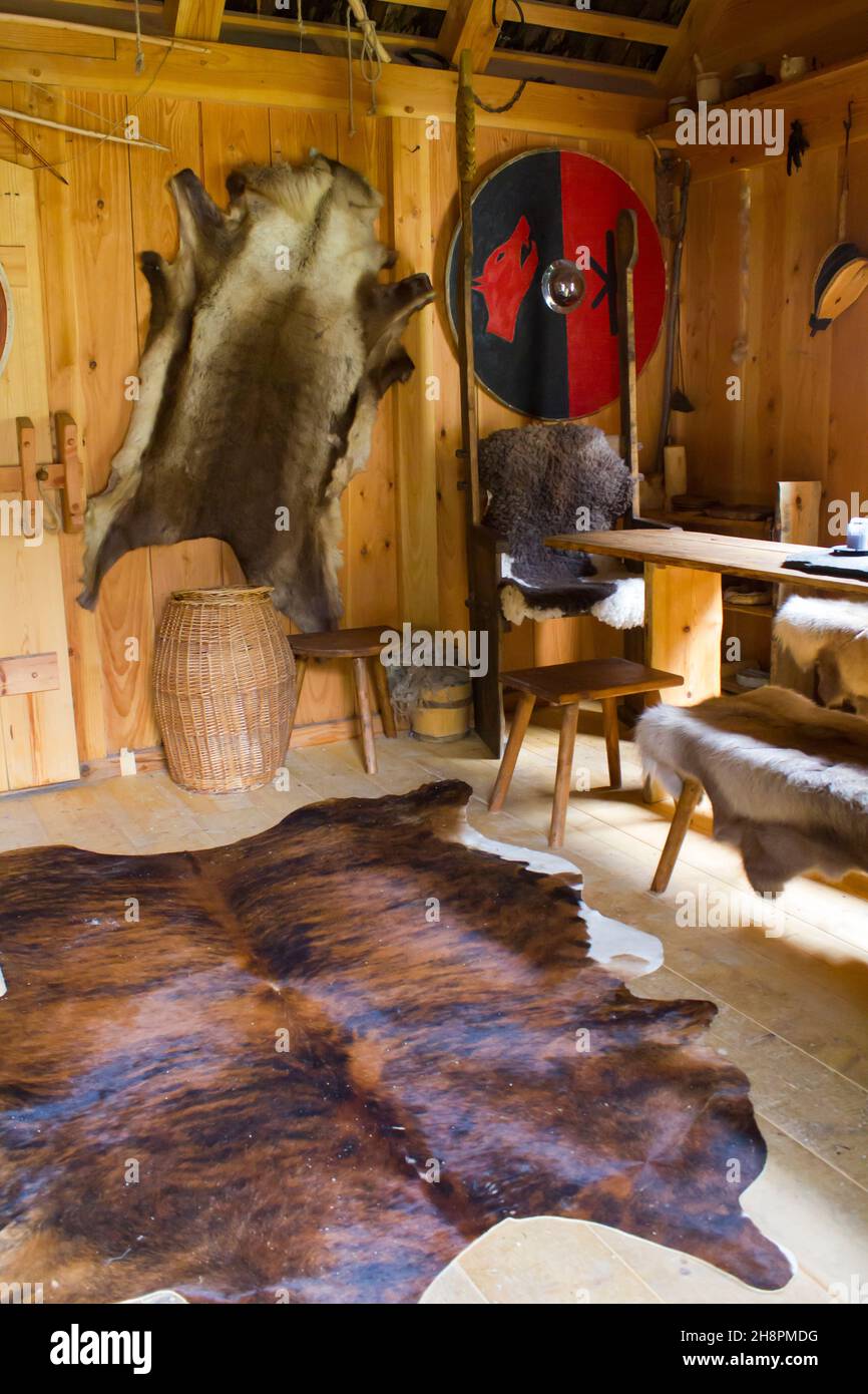 Wikinger langhaus innen -Fotos und -Bildmaterial in hoher Auflösung – Alamy