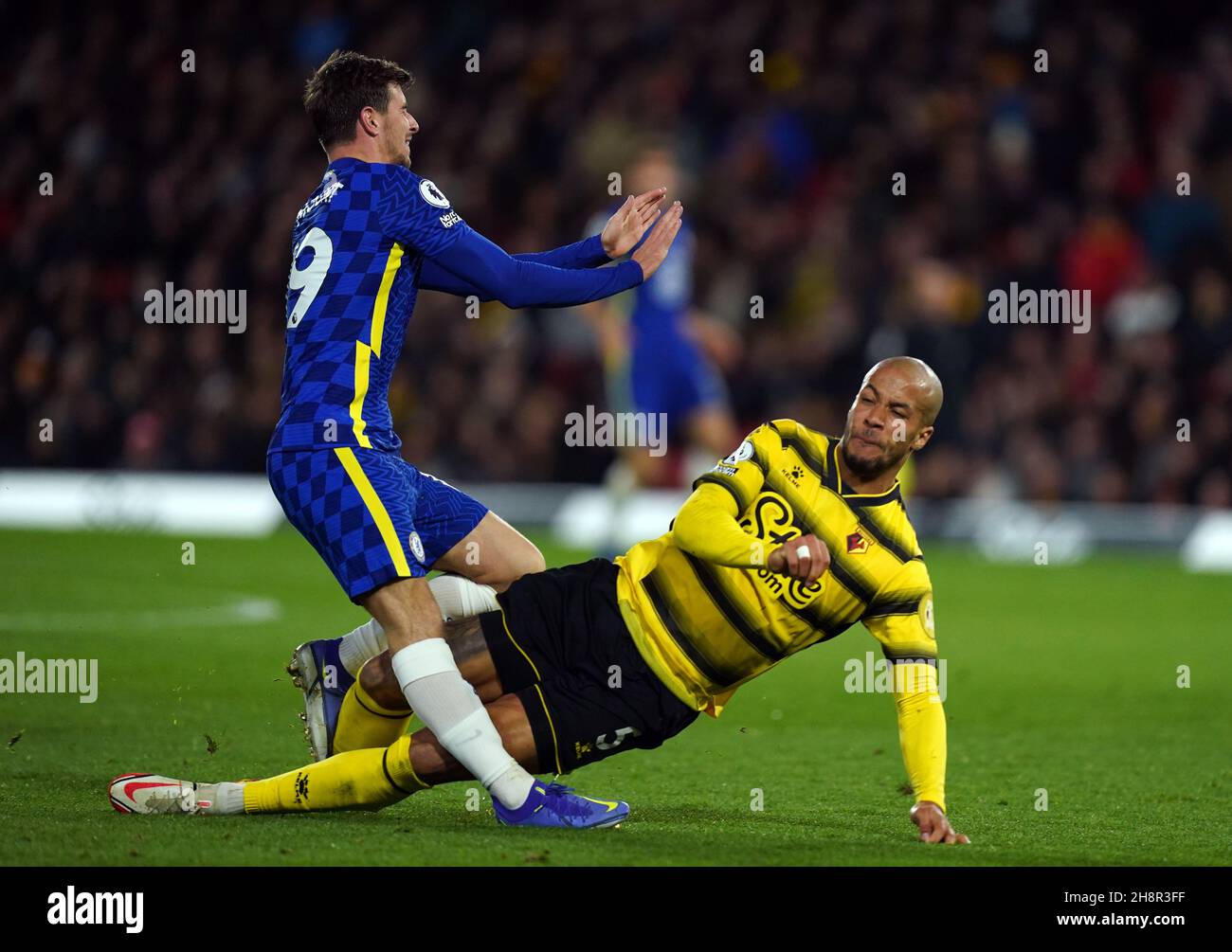 Watfords William Troost-Ekong (rechts) fordert Chelsea's Mason Mount ...