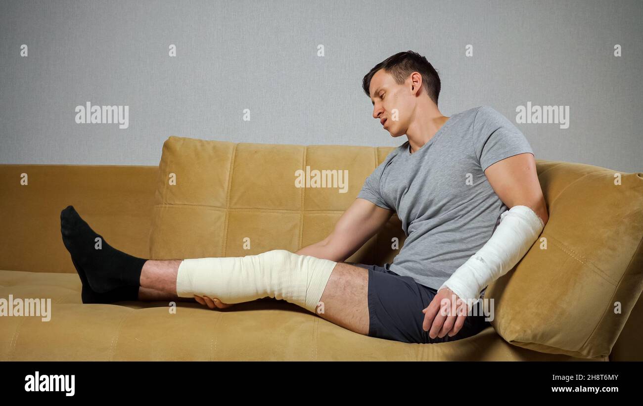 Bein Gebrochen Mann Stockfotos und -bilder Kaufen - Alamy