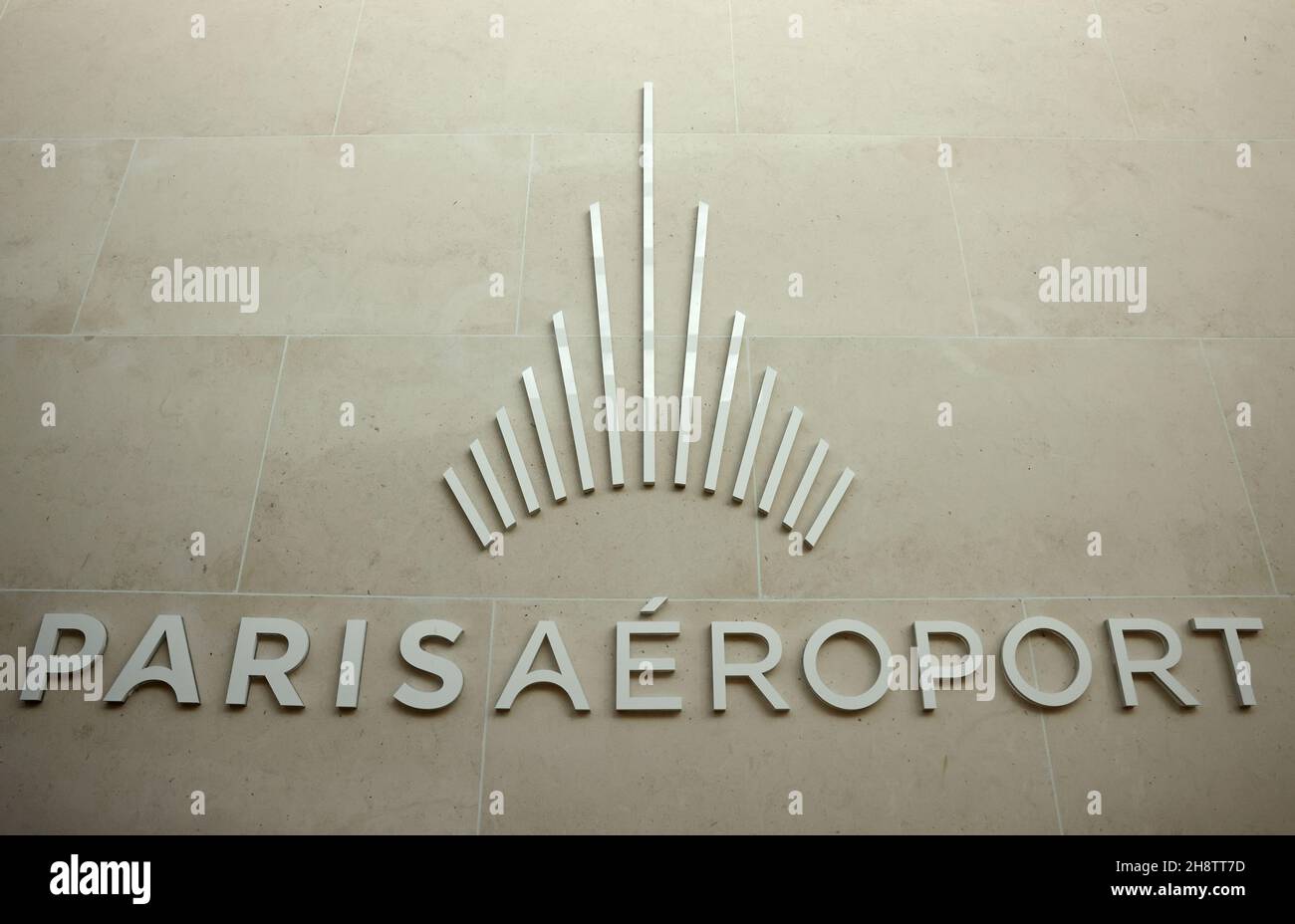 Roissy flughafen logo -Fotos und -Bildmaterial in hoher Auflösung – Alamy