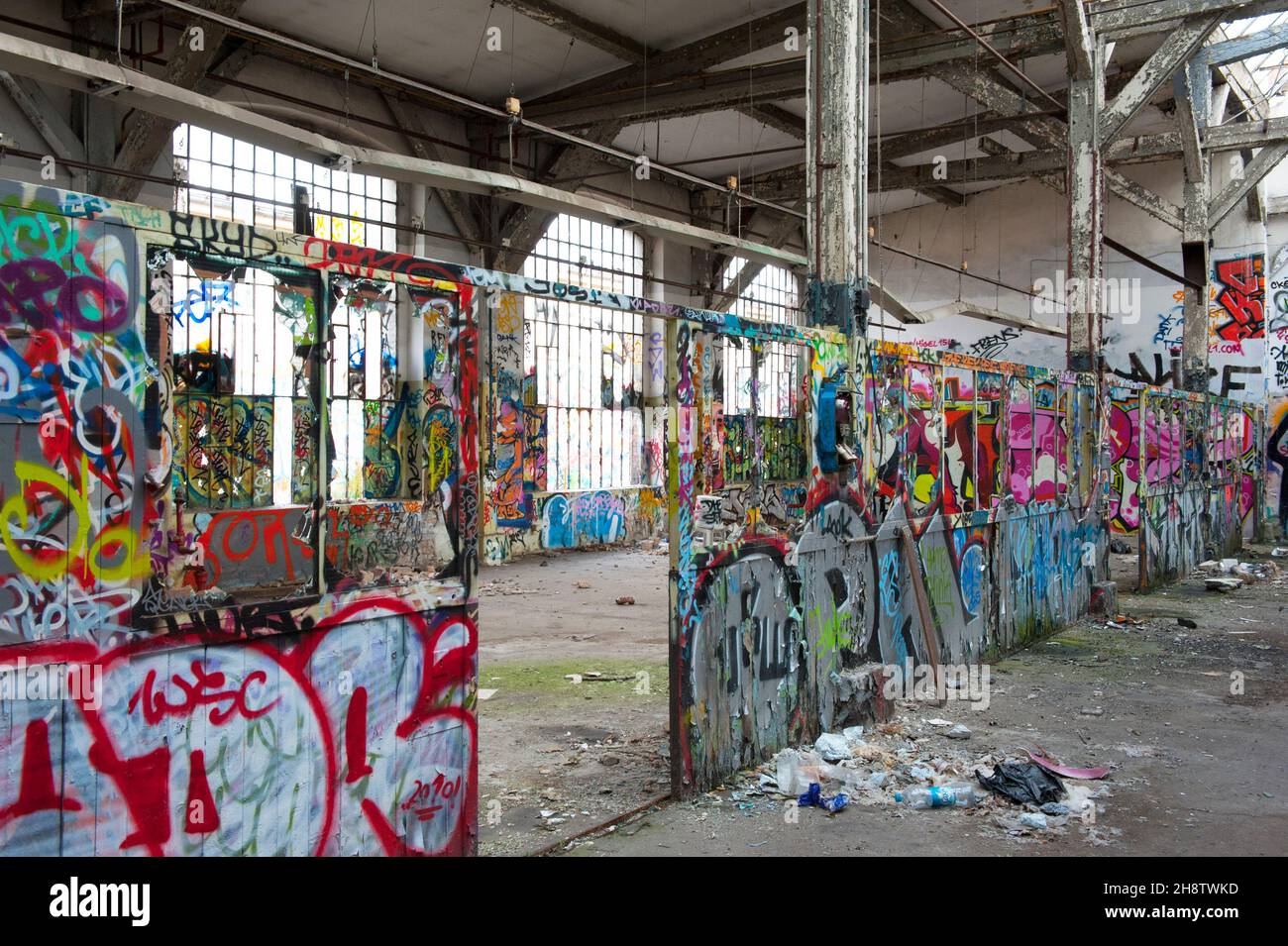 Berlin, Deutschland. Urban & Street Art in einem alten und verlassenen ...