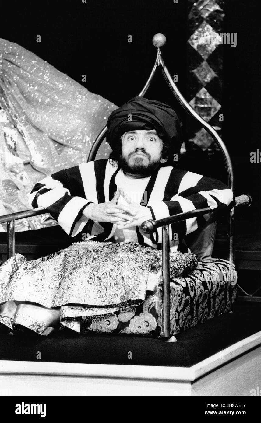 Nabil Shaban (der Kalif) in IRANIAN NIGHTS von Tariq Ali & Howard ...