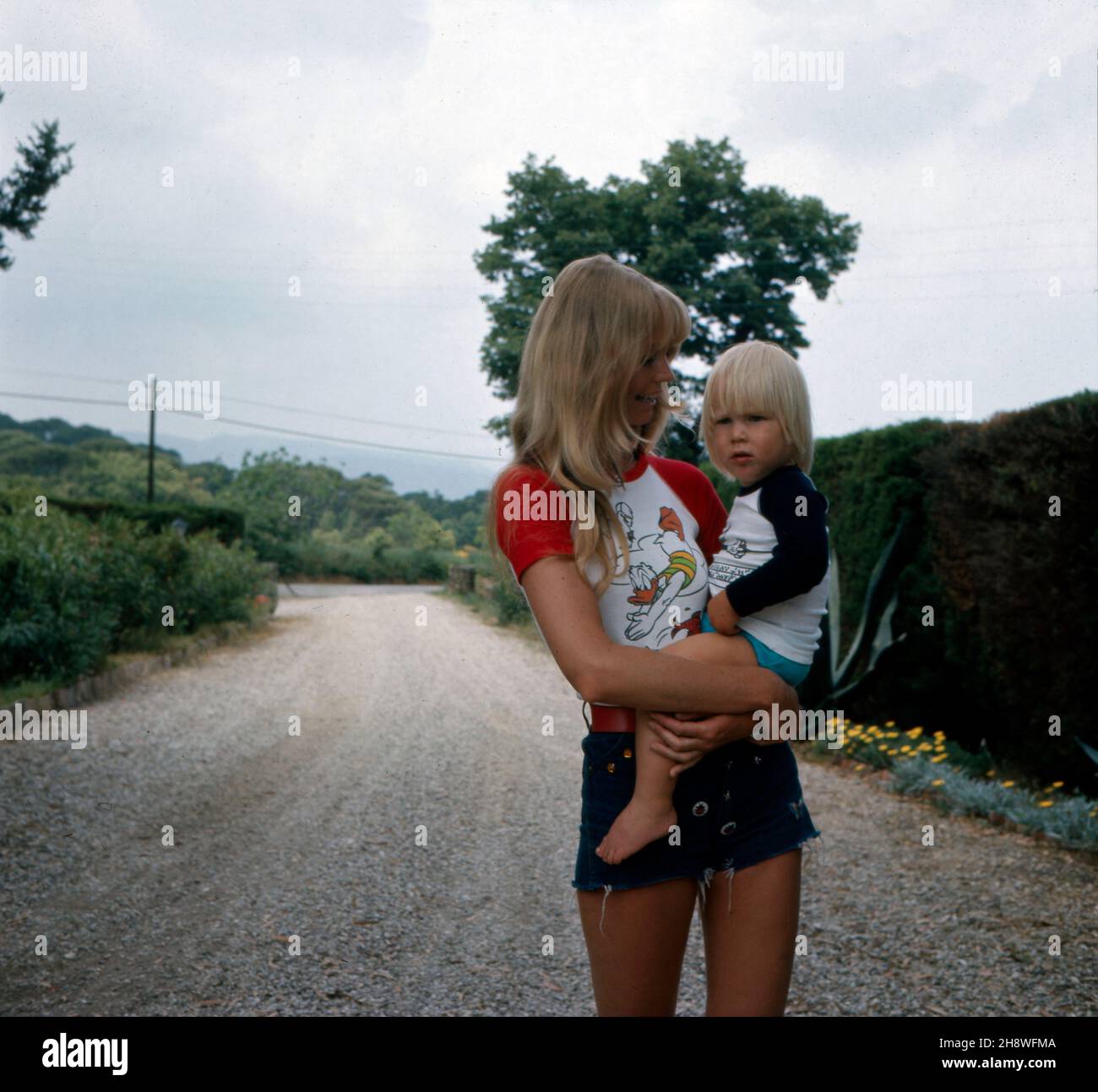 Mirja Larson, Ehefrau von Unternehmer Gunter Sachs, mit Sohn Christian ...