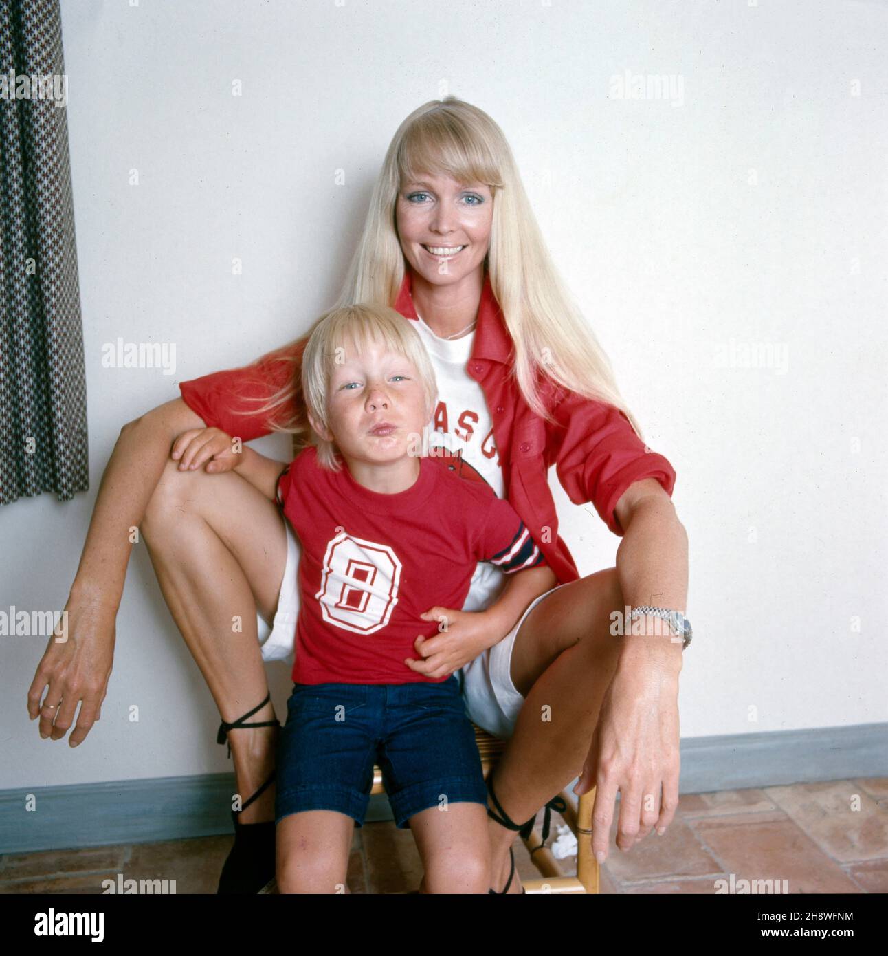 Mirja Larson, Ehefrau von Unternehmer Gunter Sachs, mit Sohn Christian ...