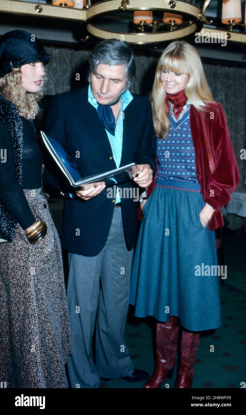 Unternehmer und Fotograf Gunter Sachs stellt seinen Fotoband 'Mädchen ...