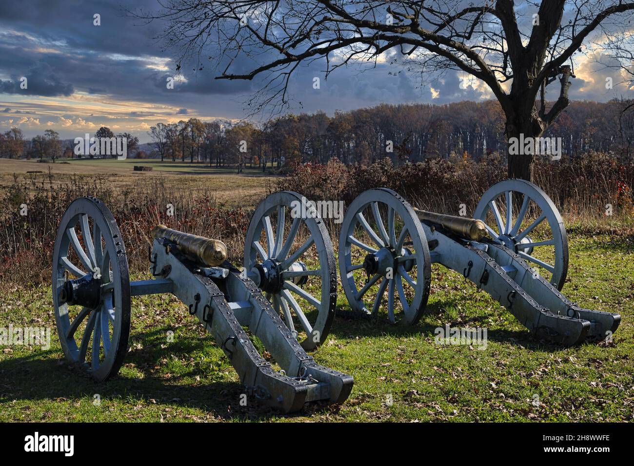 Artillerie kanonen -Fotos und -Bildmaterial in hoher Auflösung – Alamy