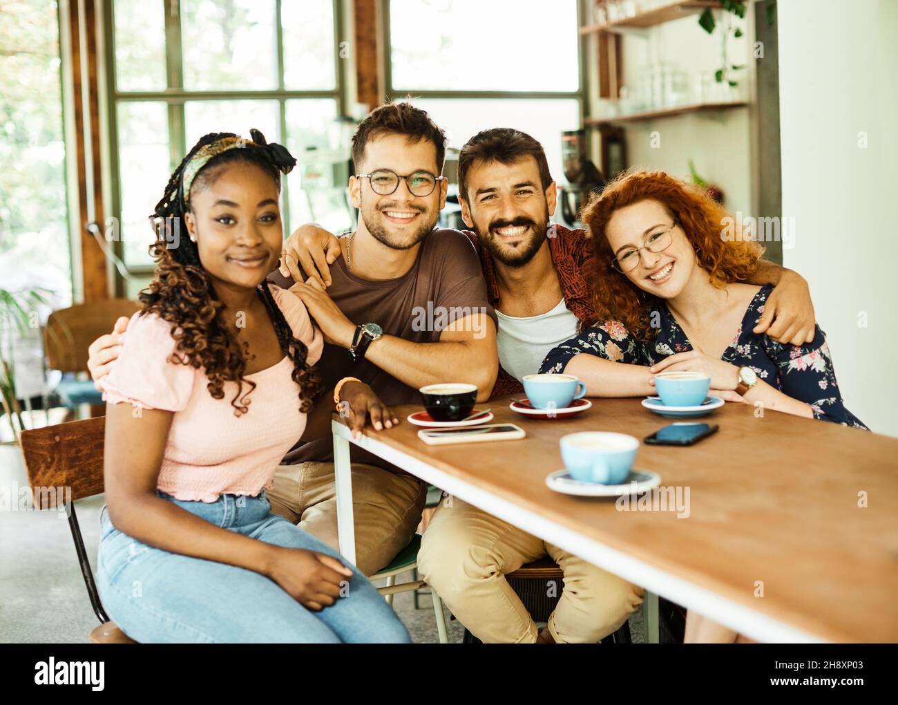 Trinke freundschaft -Fotos und -Bildmaterial in hoher Auflösung – Alamy