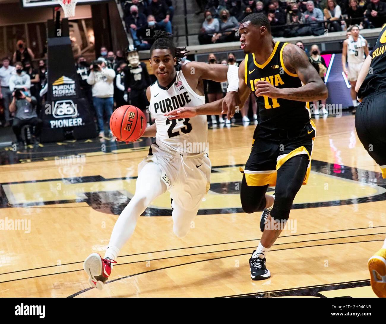 Mackey Arena. 3rd Dez 2021. Indiana, USA; Jaden Ivey (23), Wächter der ...