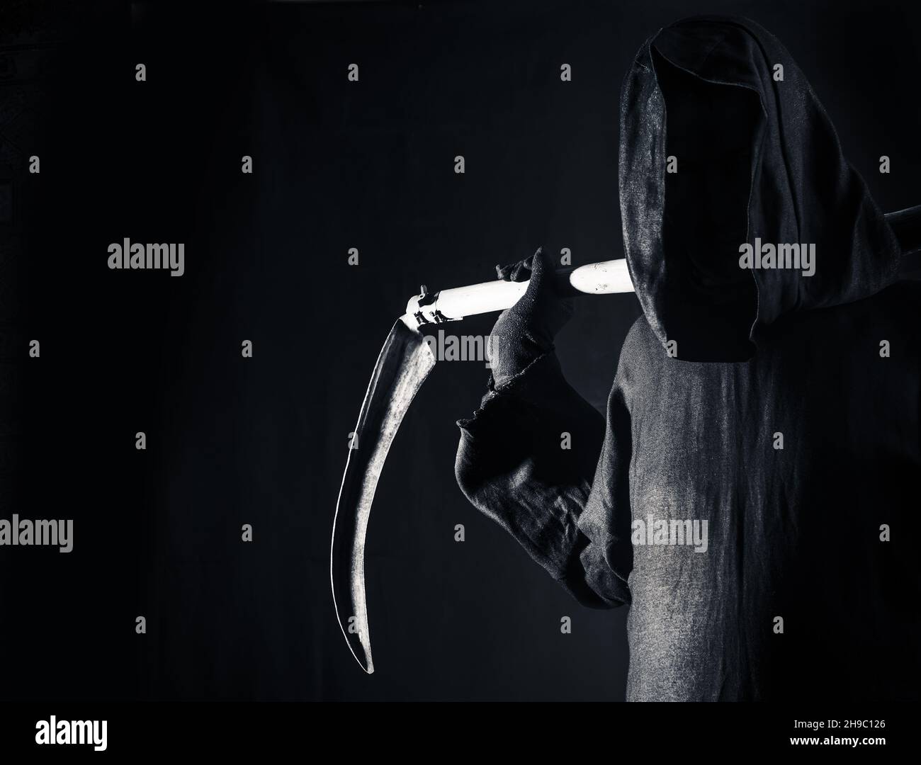 Mit dem sensenmann warten -Fotos und -Bildmaterial in hoher Auflösung ...