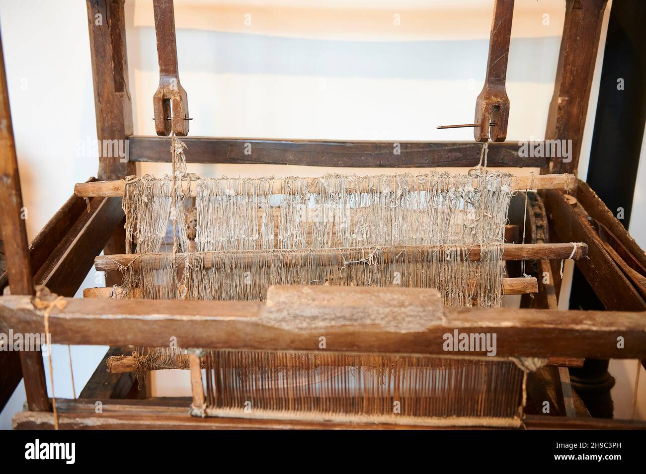 Antiker holzwebstuhl -Fotos und -Bildmaterial in hoher Auflösung – Alamy