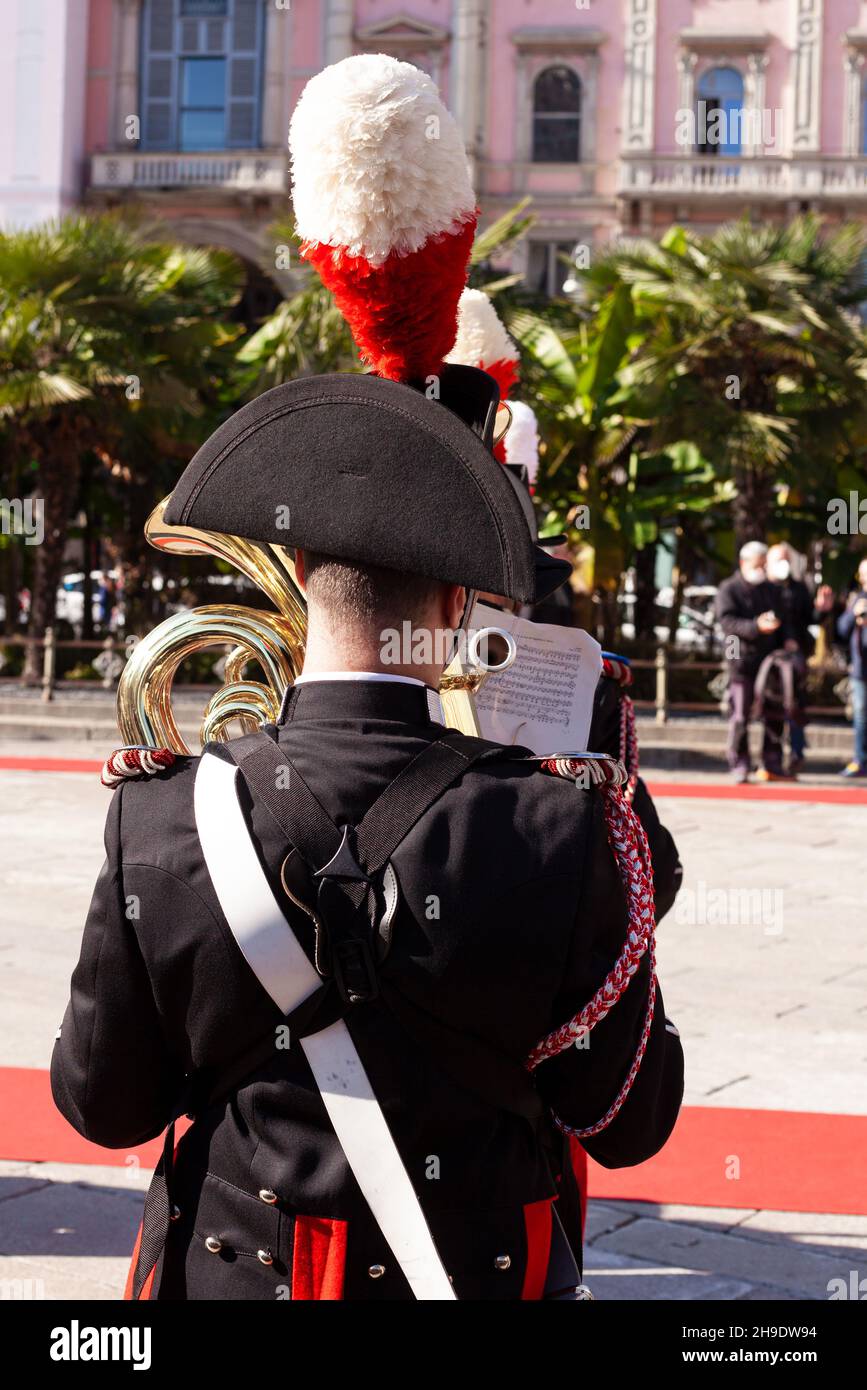Carabinieri parade uniform -Fotos und -Bildmaterial in hoher Auflösung ...