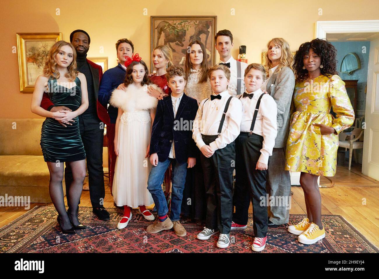 STILLE NACHT, oben von links: Lily-Rose Depp, bope Dirisu, Rufus Jones ...