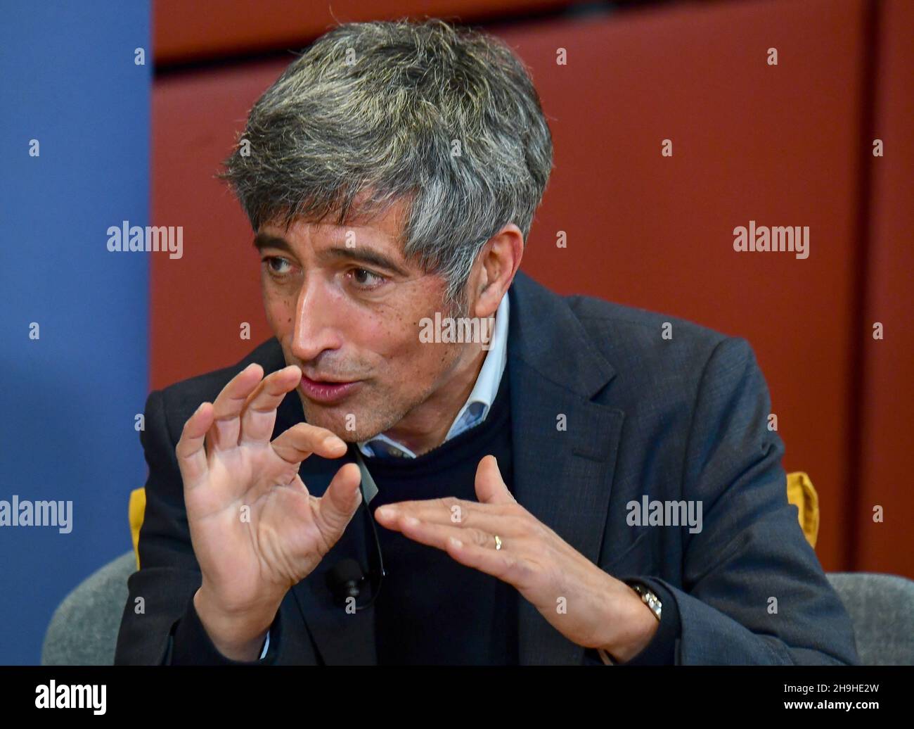 07. Dezember 2021, Berlin: TV-Moderatorin Ranga Yogeshwar spricht ...