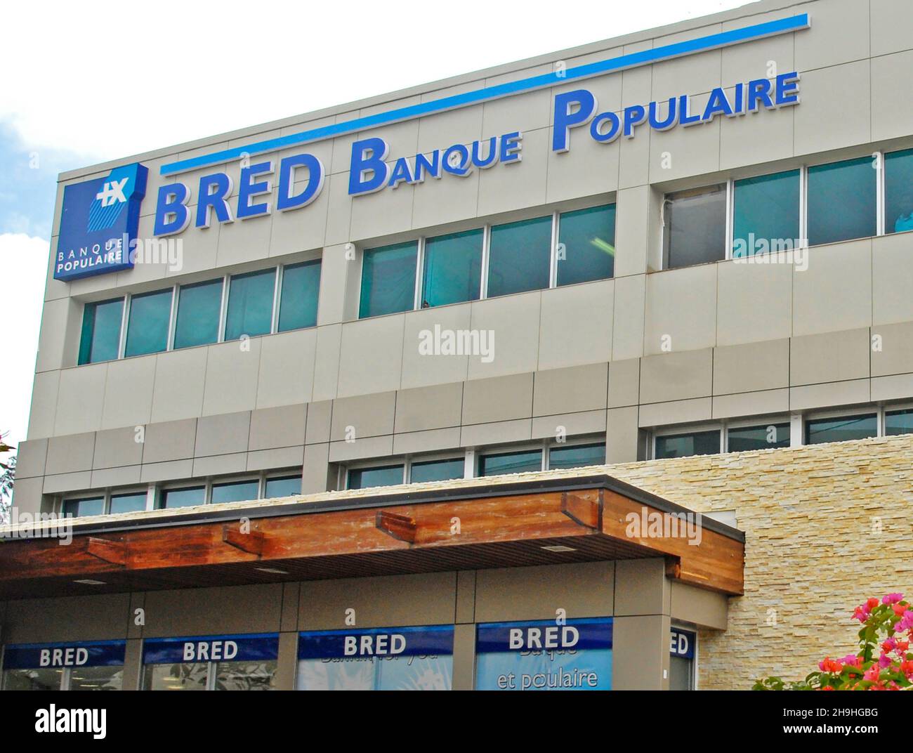 Banque populaire bank sign logo -Fotos und -Bildmaterial in hoher ...