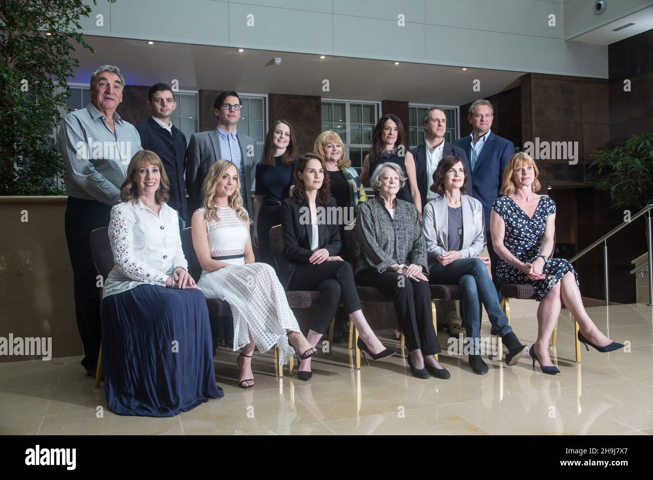 Die Besetzung von Downton Abbey bei der Pressekonferenz zur sechsten ...