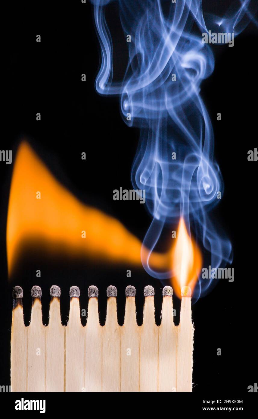 Schwarzer funke -Fotos und -Bildmaterial in hoher Auflösung – Alamy