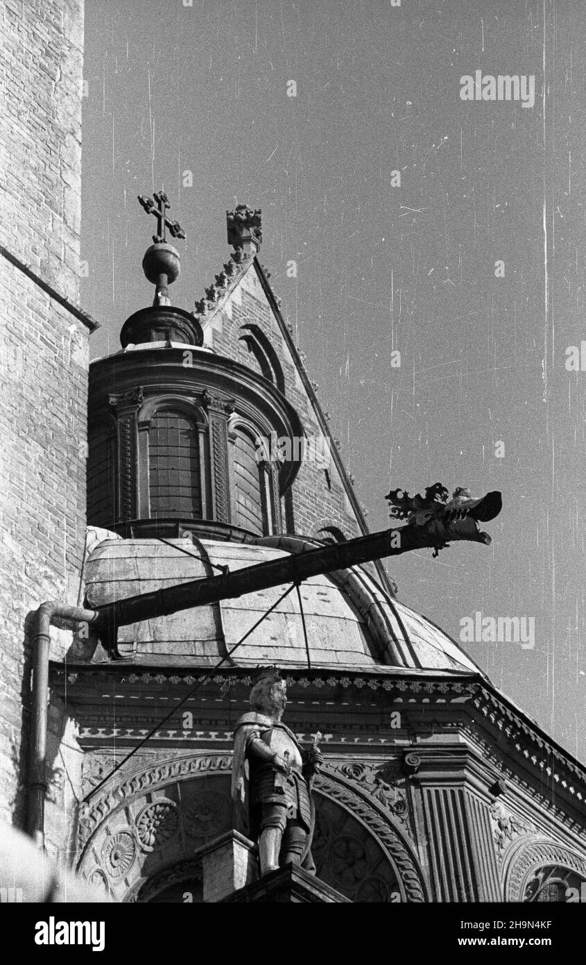 Kraków, 1948-10-25. Katedra pw. œœ. Wac³awa i Stanis³awa na Wawelu. NZ ...