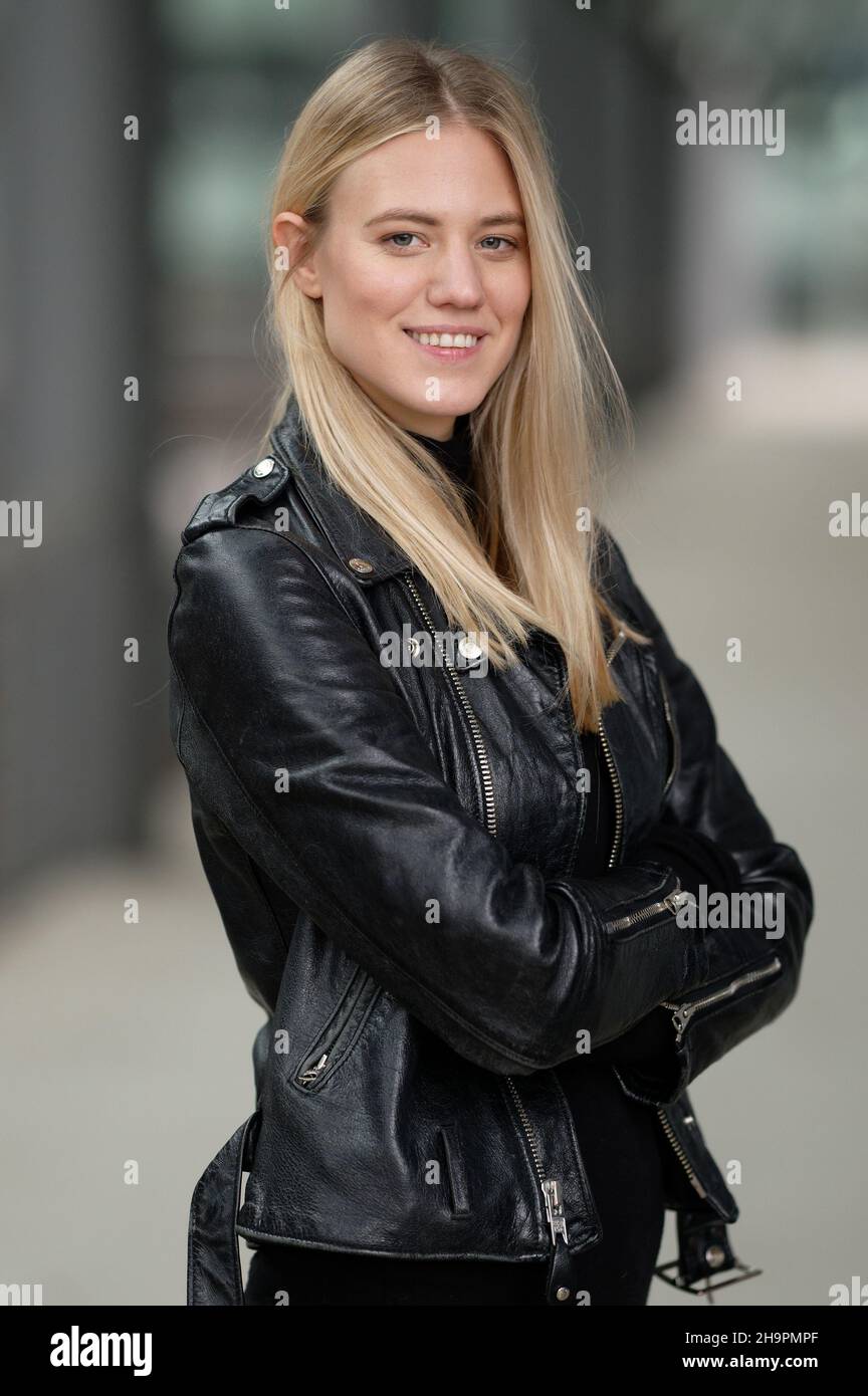 Köln, Deutschland. 17th. November 2021. Die Schauspielerin und Model ...