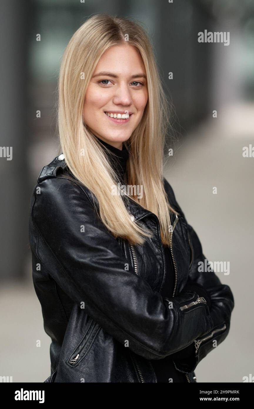 Köln, Deutschland. 17th. November 2021. Die Schauspielerin und Model ...