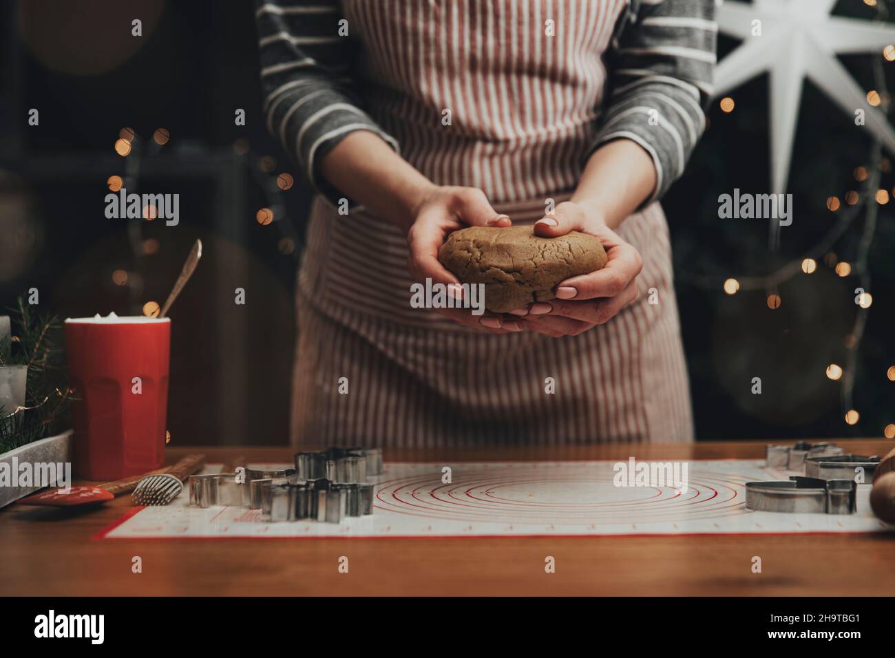Lebkuchen kochen -Fotos und -Bildmaterial in hoher Auflösung – Alamy