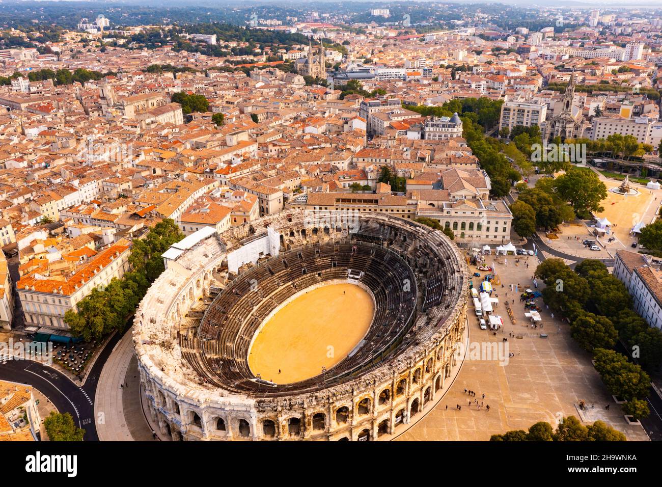 Nimes Arena Panoramablick aus der Luft. Nimes ist eine Stadt in der ...