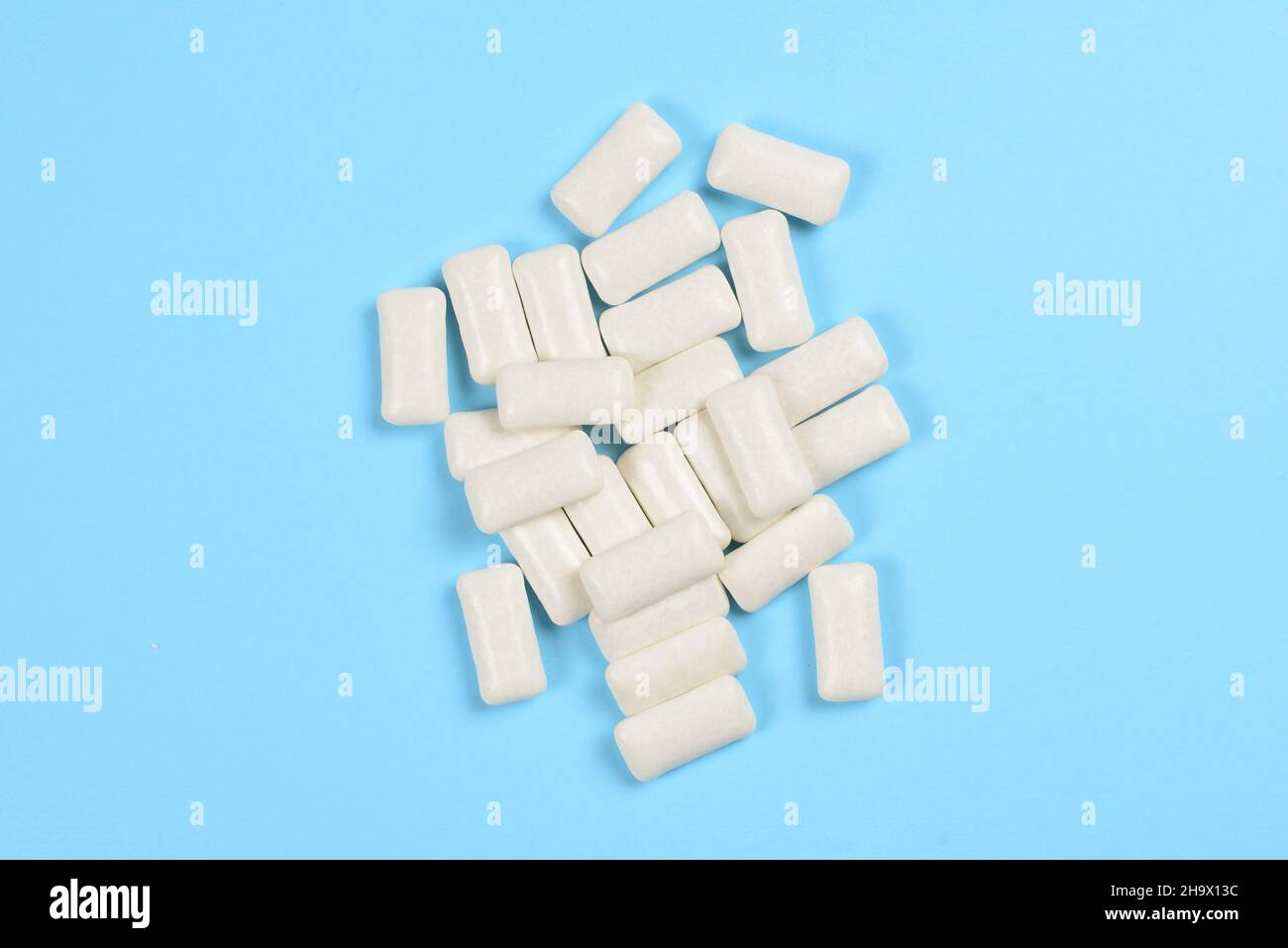 Kaugummi kauen -Fotos und -Bildmaterial in hoher Auflösung – Alamy