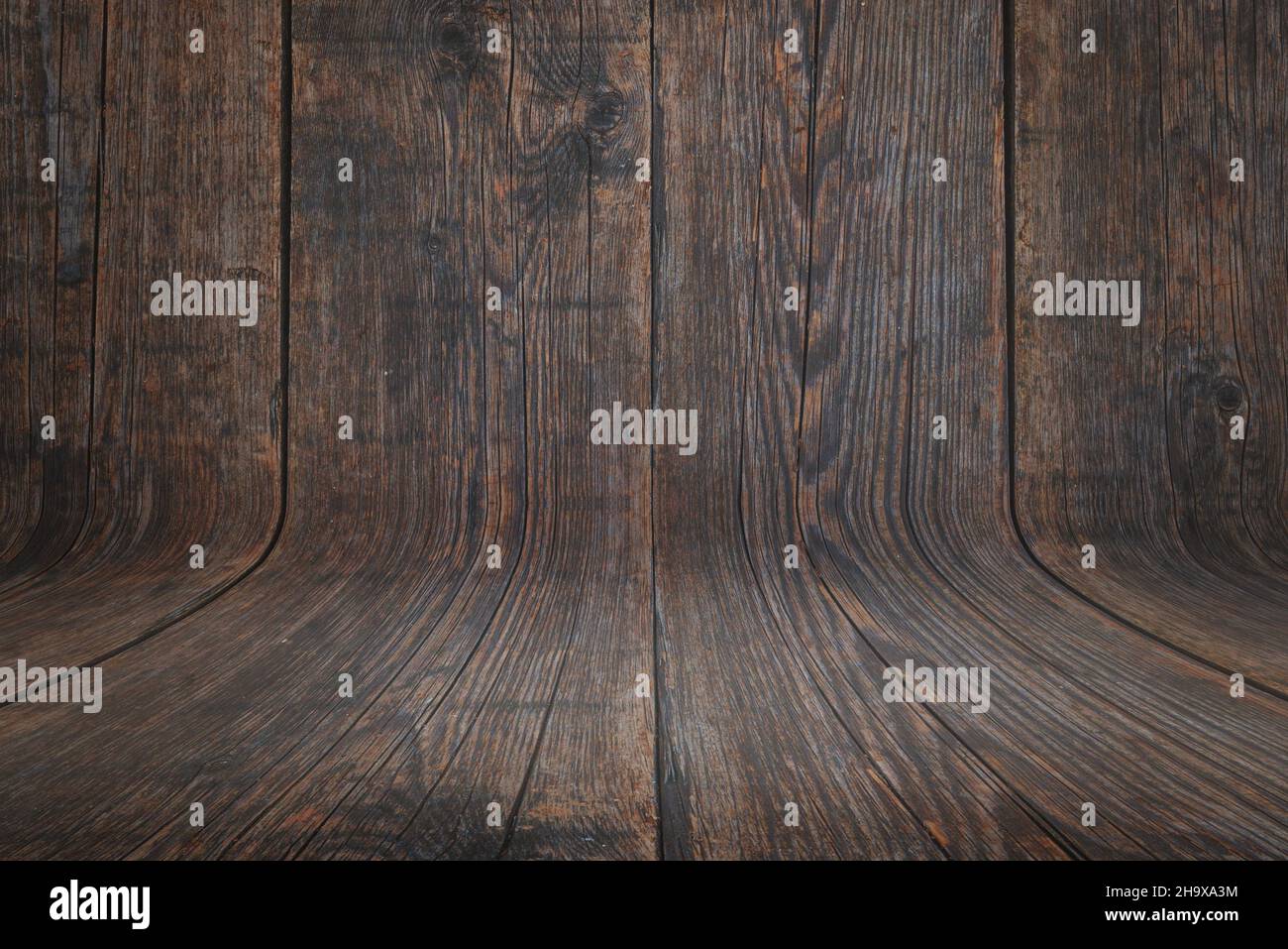 Gebogene holztafel -Fotos und -Bildmaterial in hoher Auflösung – Alamy