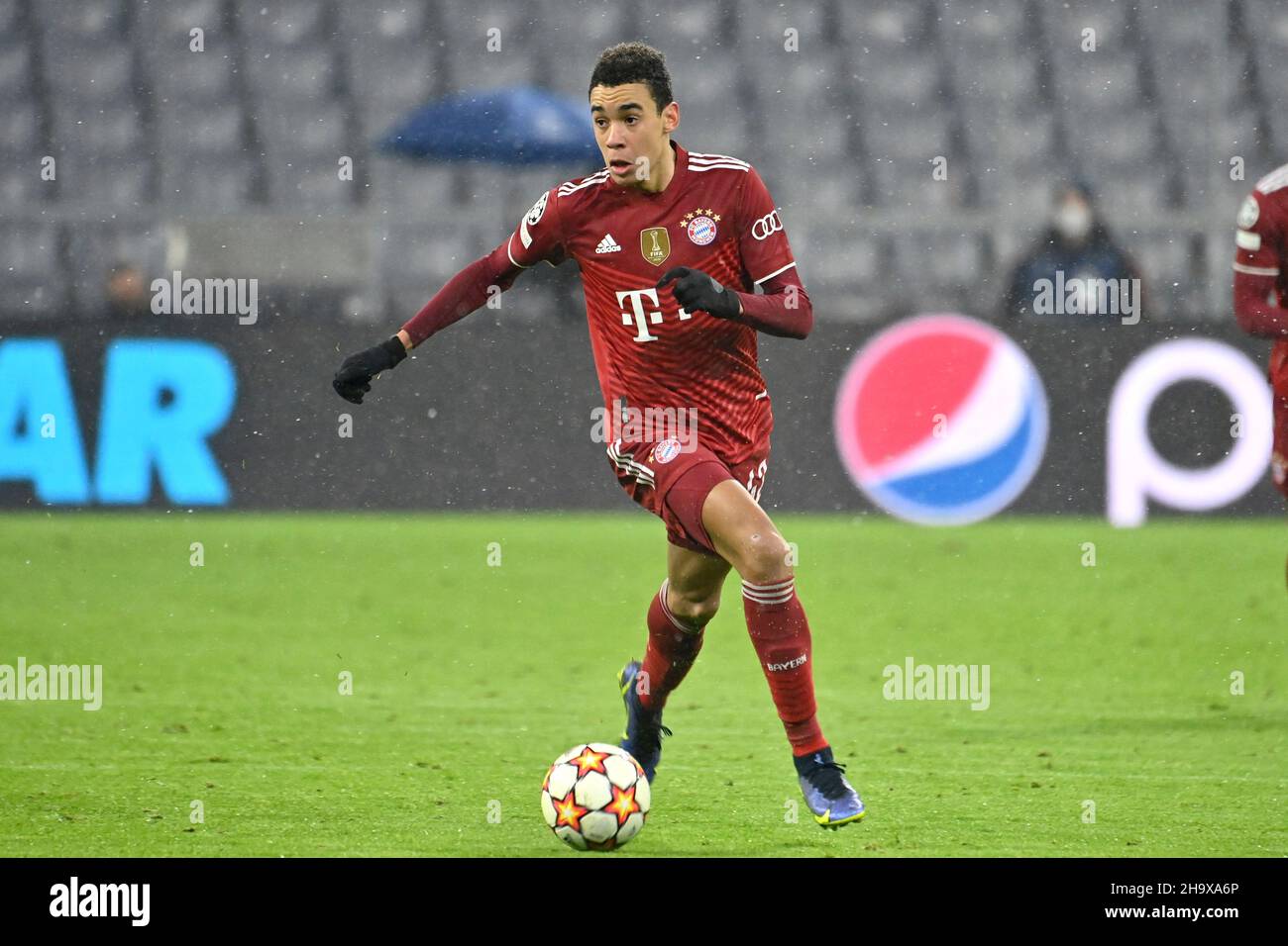 Jamal musiala body -Fotos und -Bildmaterial in hoher Auflösung – Alamy
