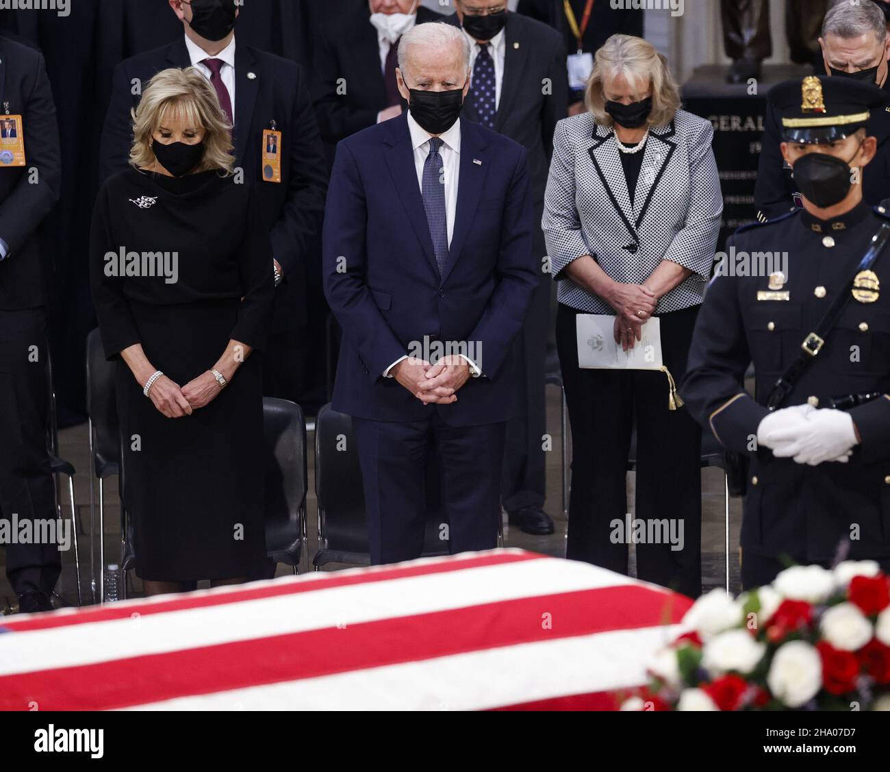 Washington, Usa. 09th Dez 2021. Präsident Joe Biden und First Lady Jill ...