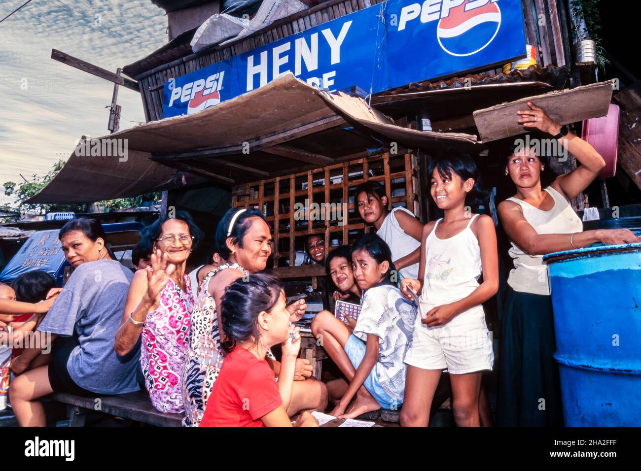Slum housing manila philippines -Fotos und -Bildmaterial in hoher Auflösung – Alamy