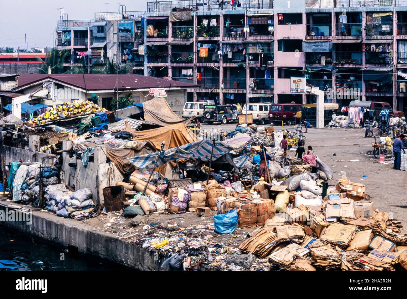 Slum-Wohnungs- und Kleinstadtstadt in Tondo, im Zentrum von Manila, Philippinen Stockfotografie ...