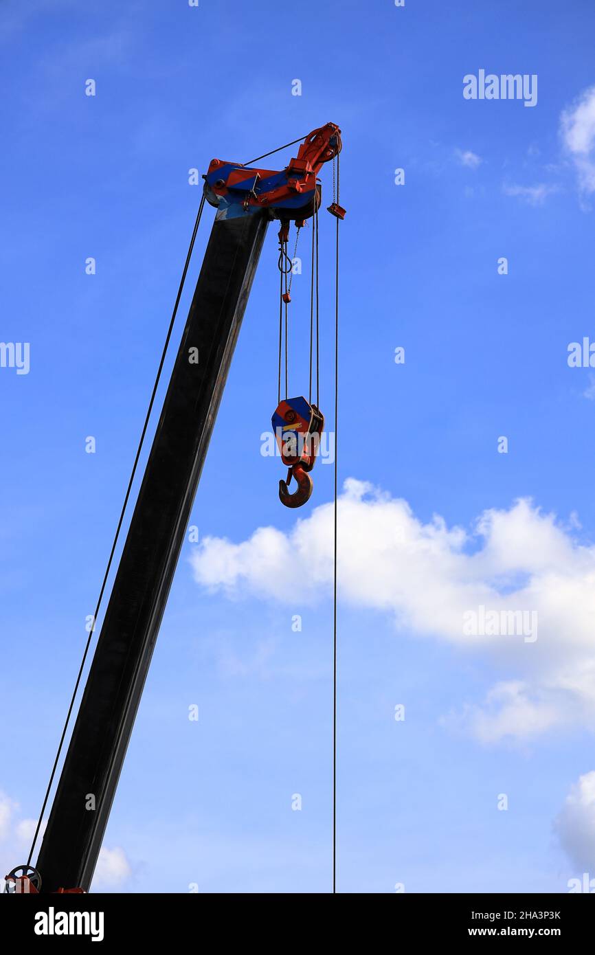 Schwerer Industriekran, Kranwagen betriebsbereit Stockfotografie - Alamy