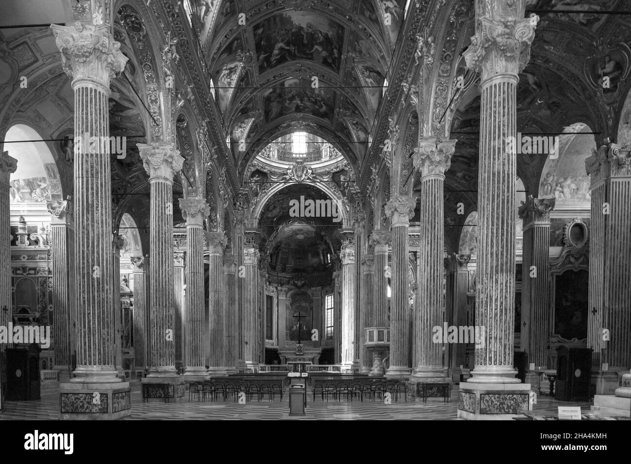 Das Innere der Basilika della santissima annunziata del vastato in ...
