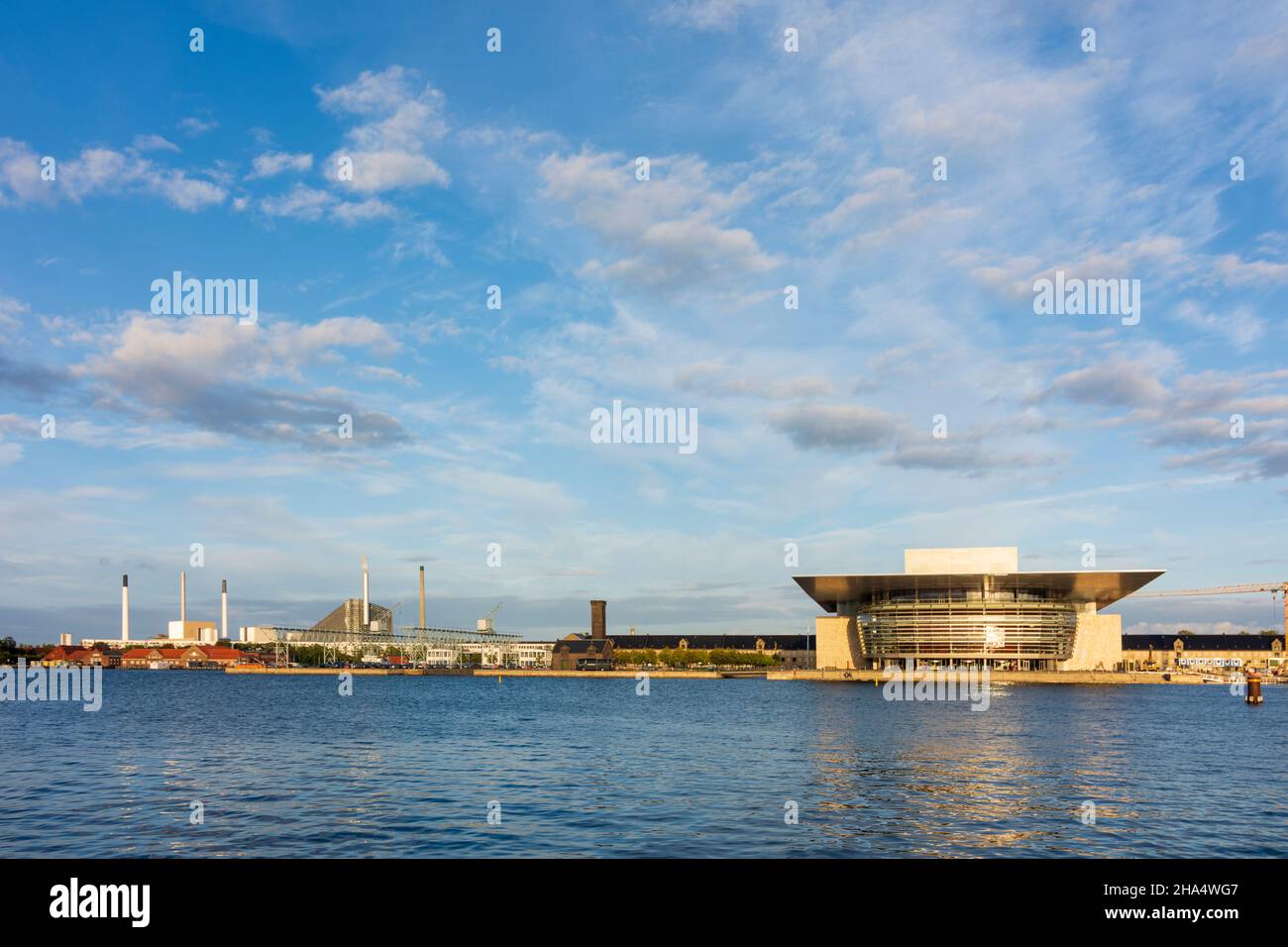 Opernhaus kopenhagen operaen -Fotos und -Bildmaterial in hoher ...