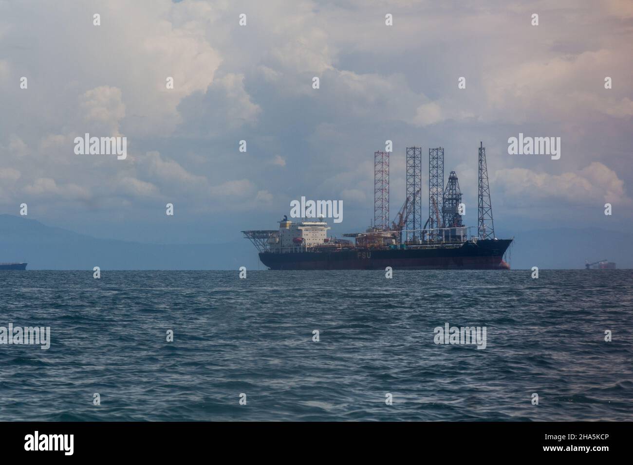 Building Offshore Oil Gas Rig Stockfotos und -bilder Kaufen - Alamy