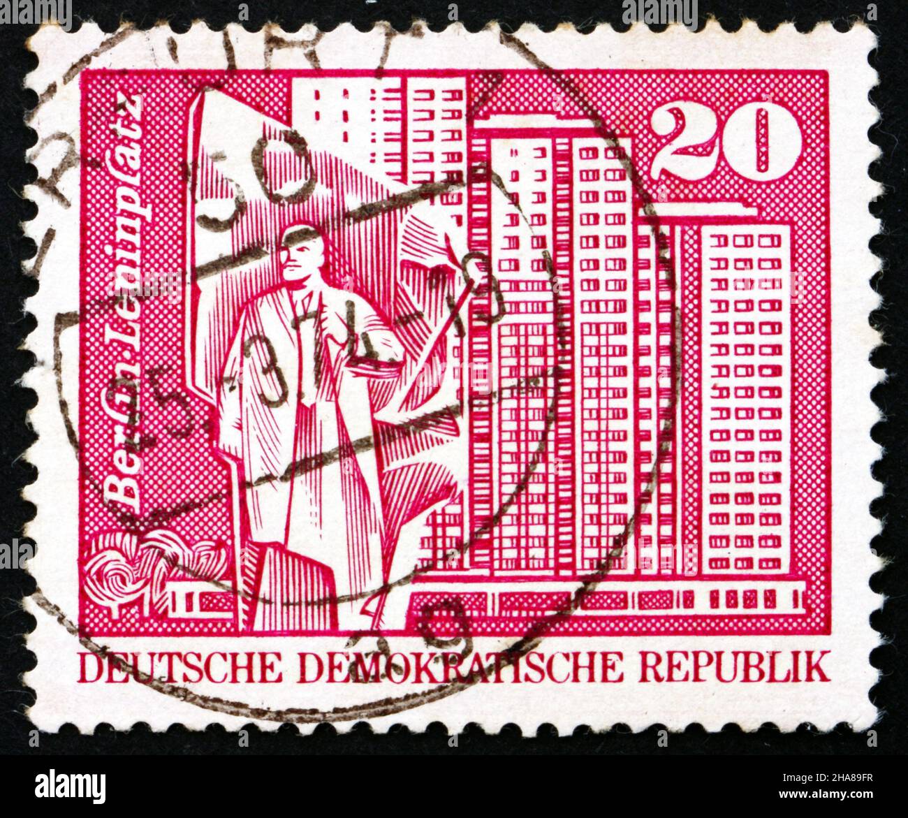 DDR - UM 1973: Eine in der DDR gedruckte Briefmarke zeigt die Lenin ...