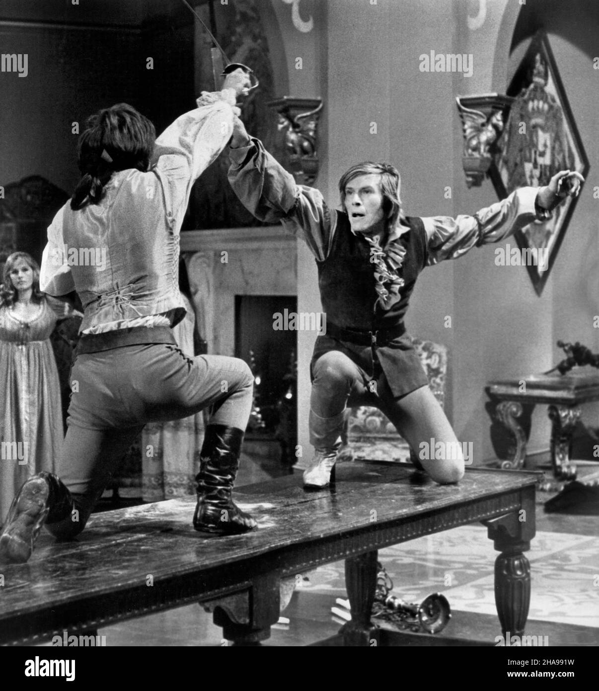 Wanda Ventham (ganz links), William Hobbs (Mitte), Horst Janson (rechts ...