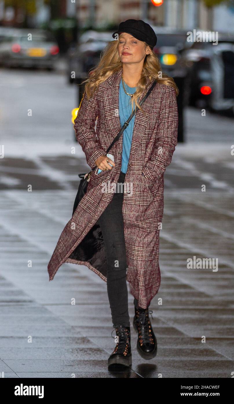 London, England, Großbritannien. 12th Dez 2021. Laura WHITMORE, die ...