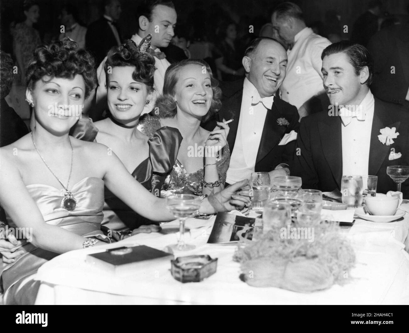 Ehefrau Von Errol Flynn Stockfotos und -bilder Kaufen - Alamy