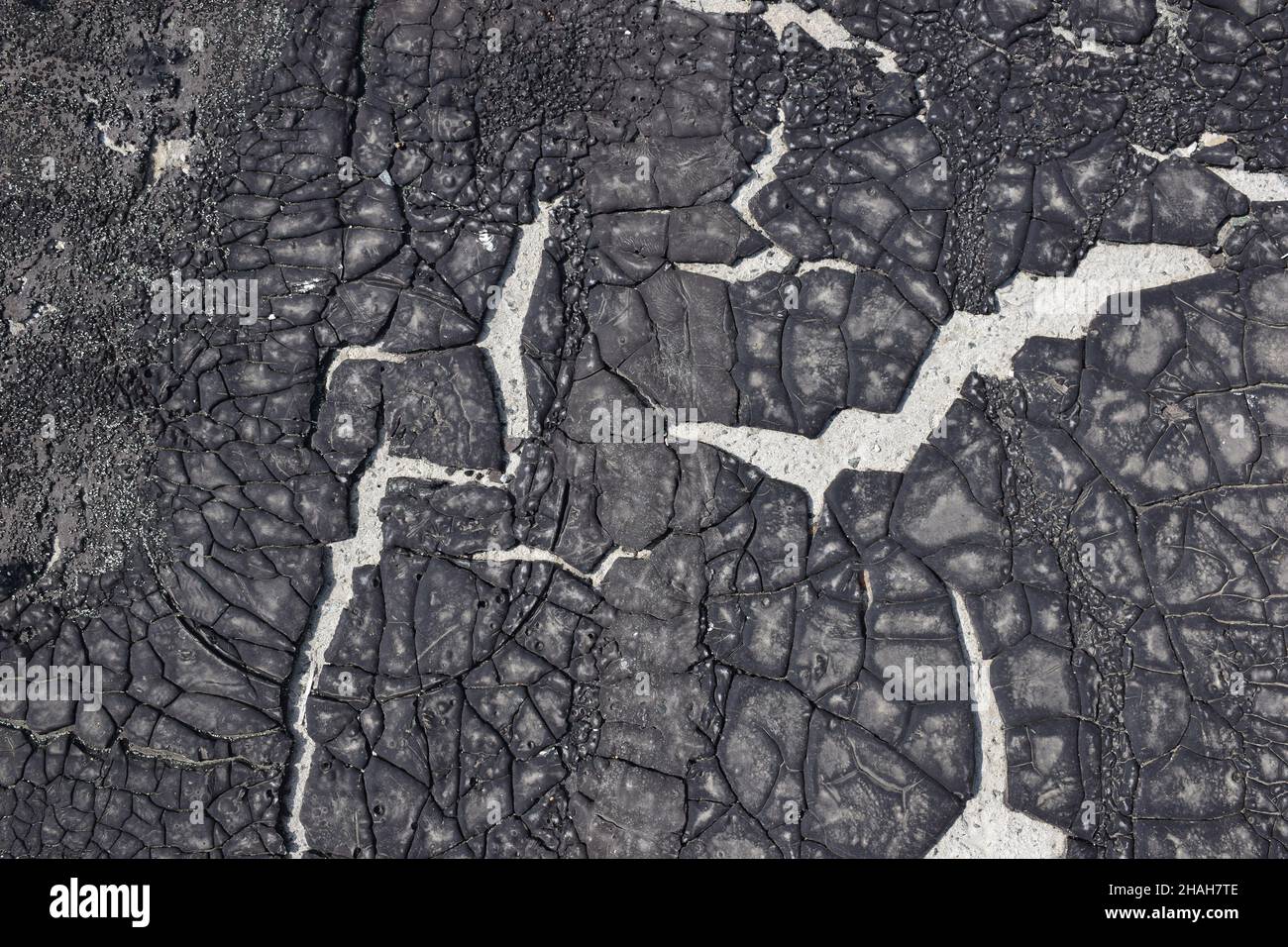 Verwitterter asphalt -Fotos und -Bildmaterial in hoher Auflösung – Alamy