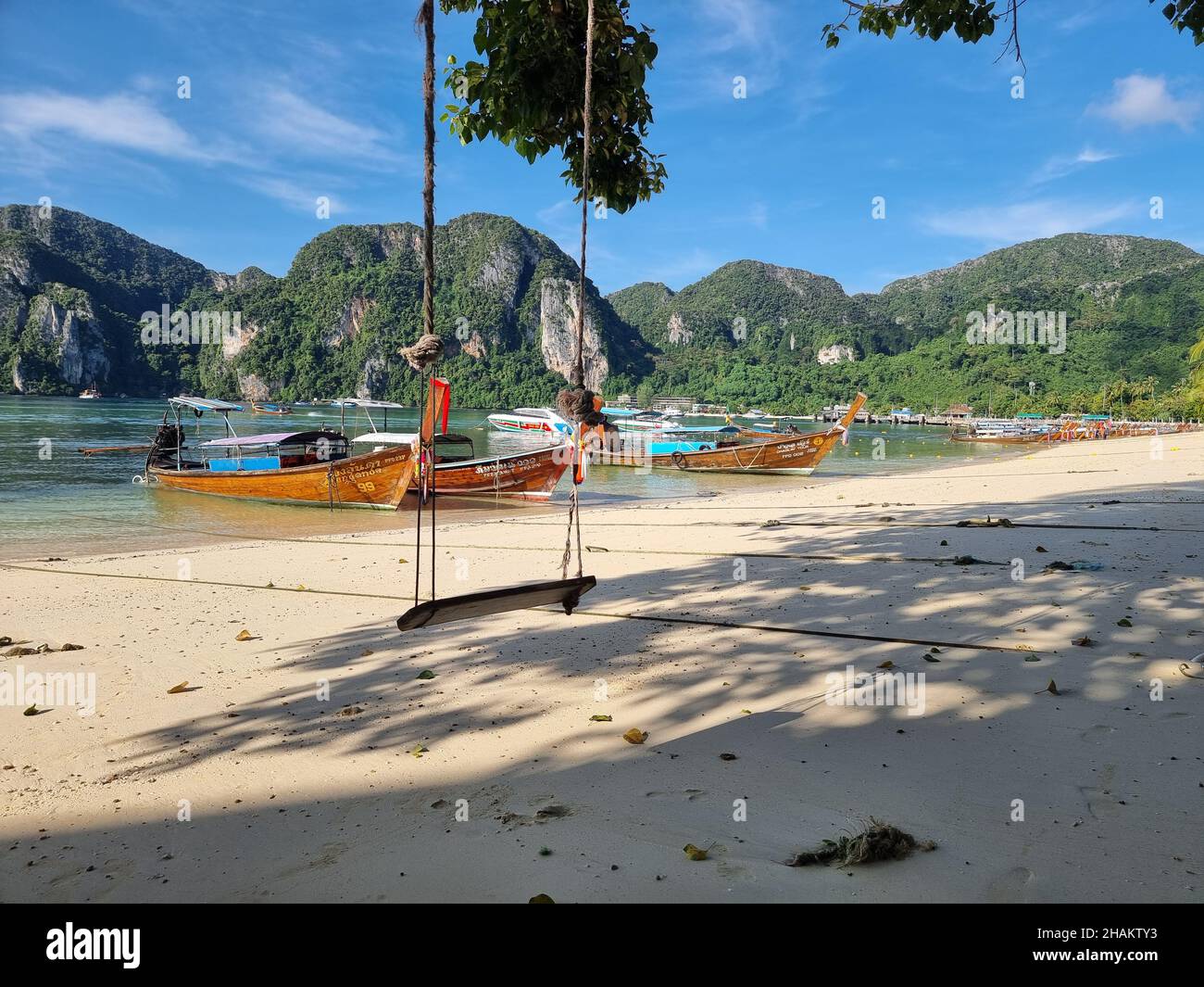Insel thailand holzboot maya bay -Fotos und -Bildmaterial in hoher ...