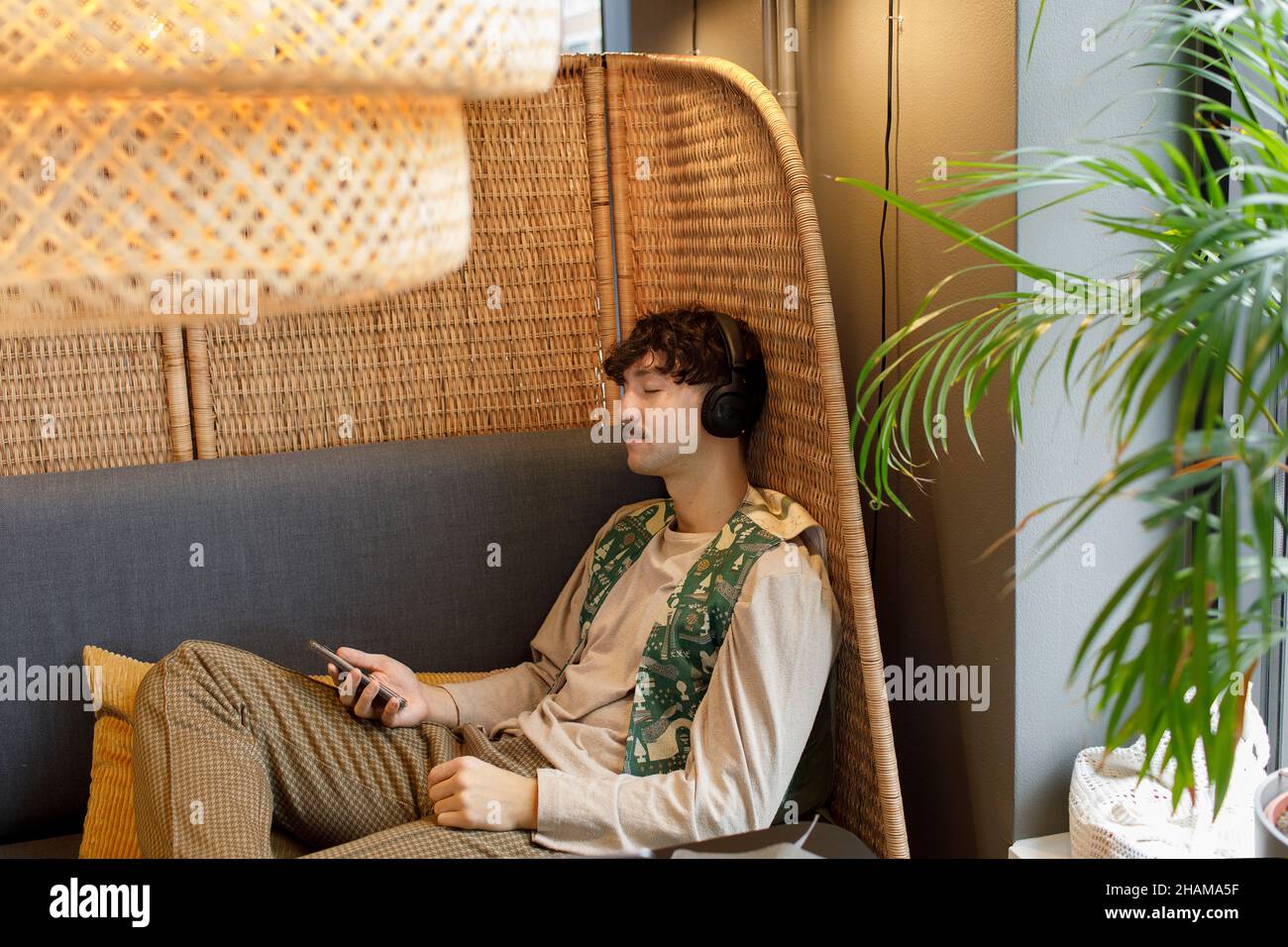 Cafe umgebung -Fotos und -Bildmaterial in hoher Auflösung – Alamy