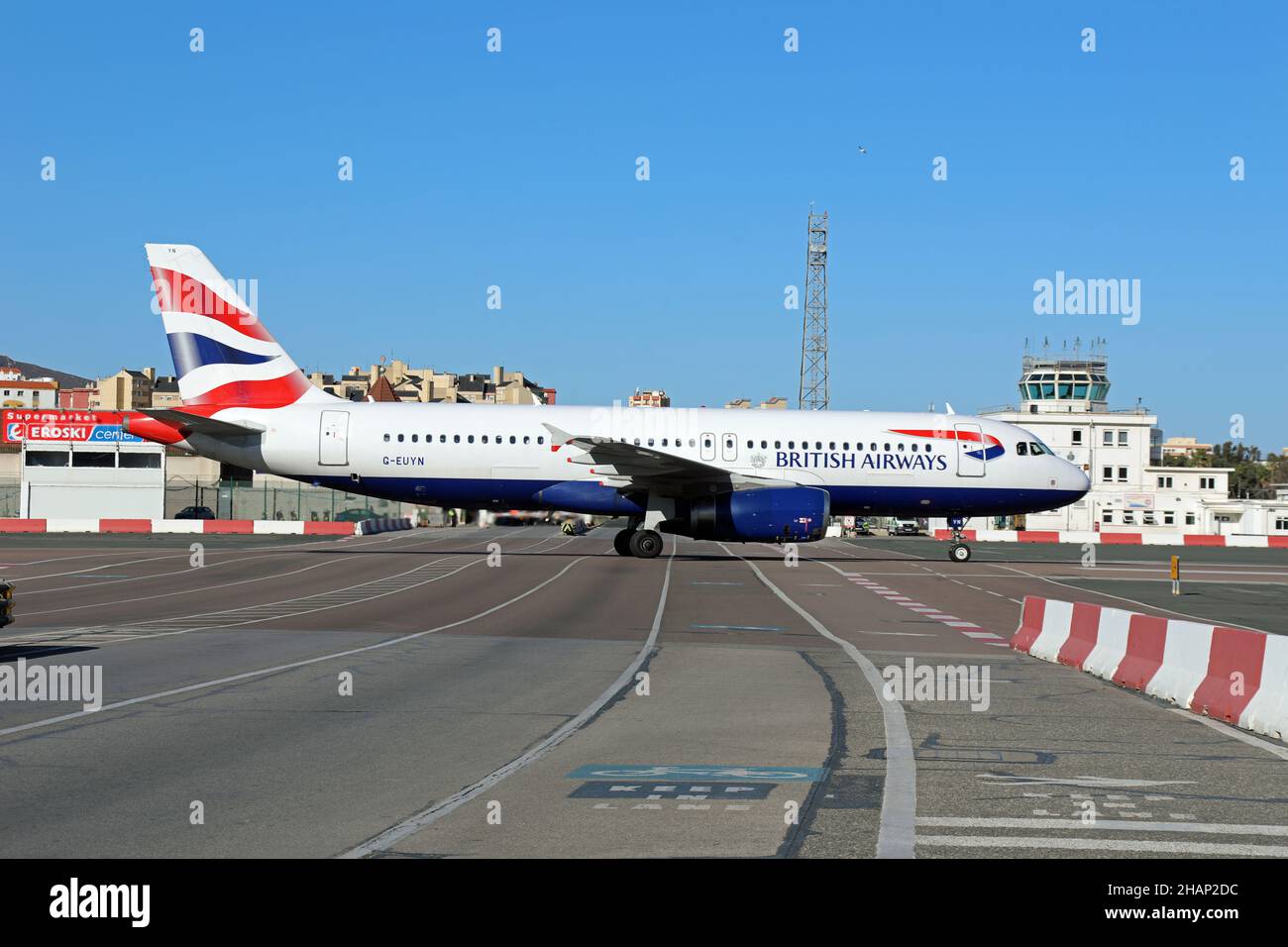 Gibraltar international airport -Fotos und -Bildmaterial in hoher ...